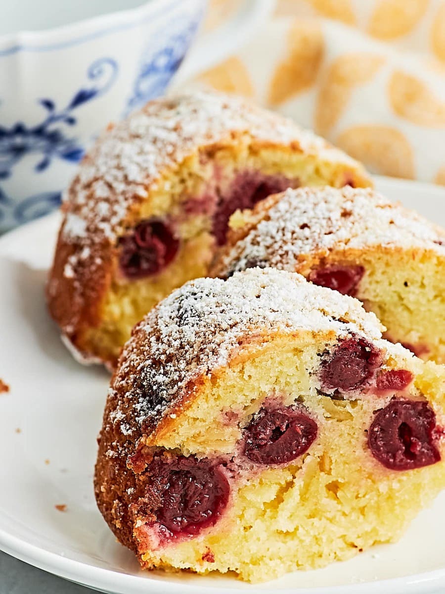 Easy Cherry Cream Cheese Pie Recipe (No-Bake - 20 Minutes)