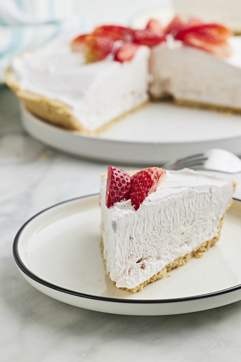 Easy Strawberry Yogurt Pie (No-Bake) - Cheerful Cook