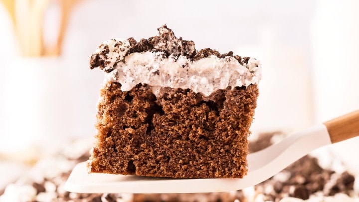 Easy Oreo Sheet Cake The Whole Family Will Love