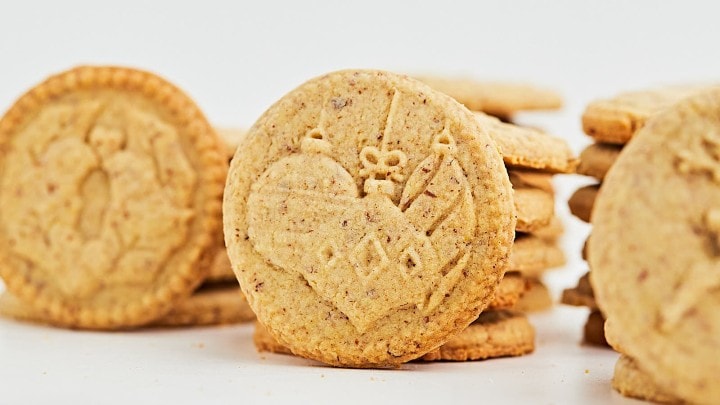 Spekulatius - Classic German Spiced Cookies - Cheerful Cook