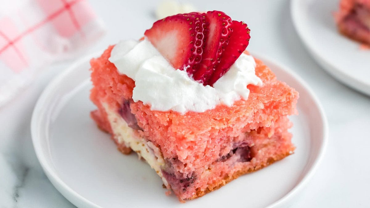 The Best Strawberry Earthquake Cake