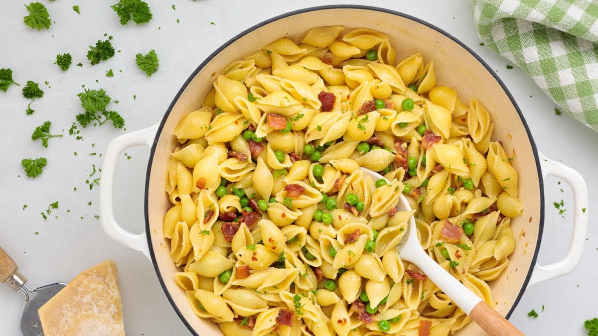 Easy Bacon Pasta with Peas (25 minute dinner)