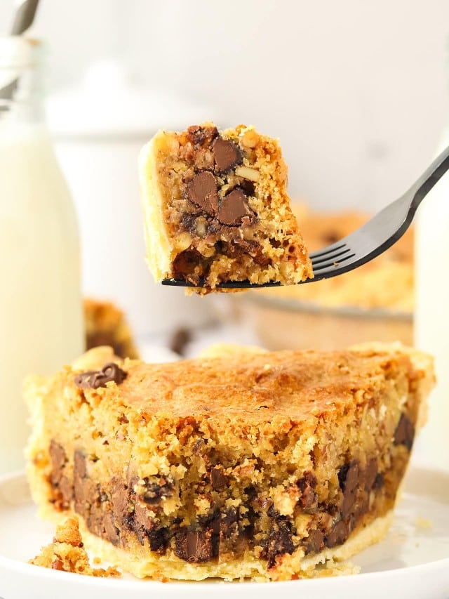Easy Cookie Pie Recipe With Chocolate Chips and Pecans