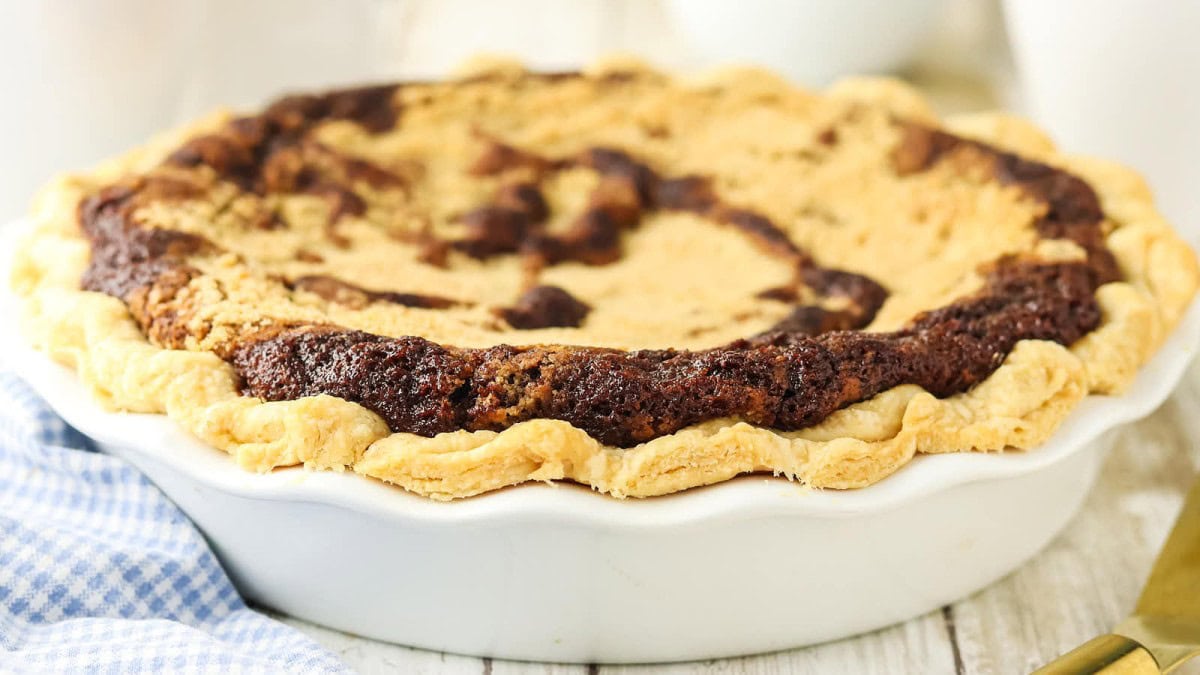 Easy Shoofly Pie With Brown Sugar Crumb Topping