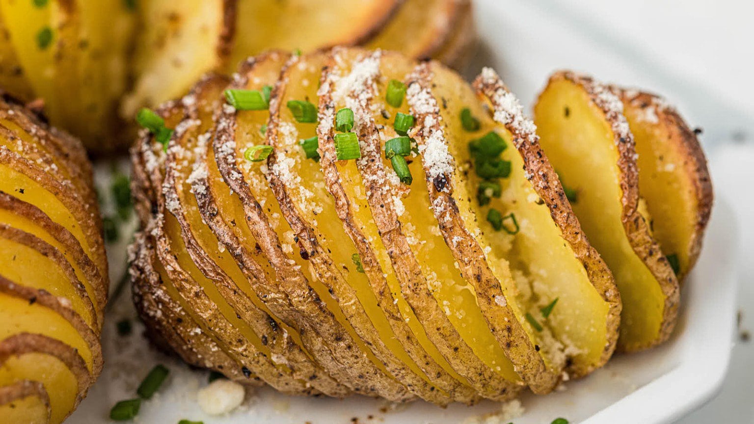 Easy Hasselback Potatoes with Garlic Butter